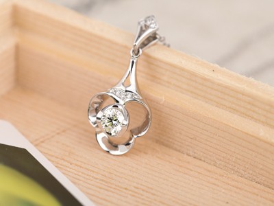 Beautiful Floral Design Diamond Pendant - JeenJewels